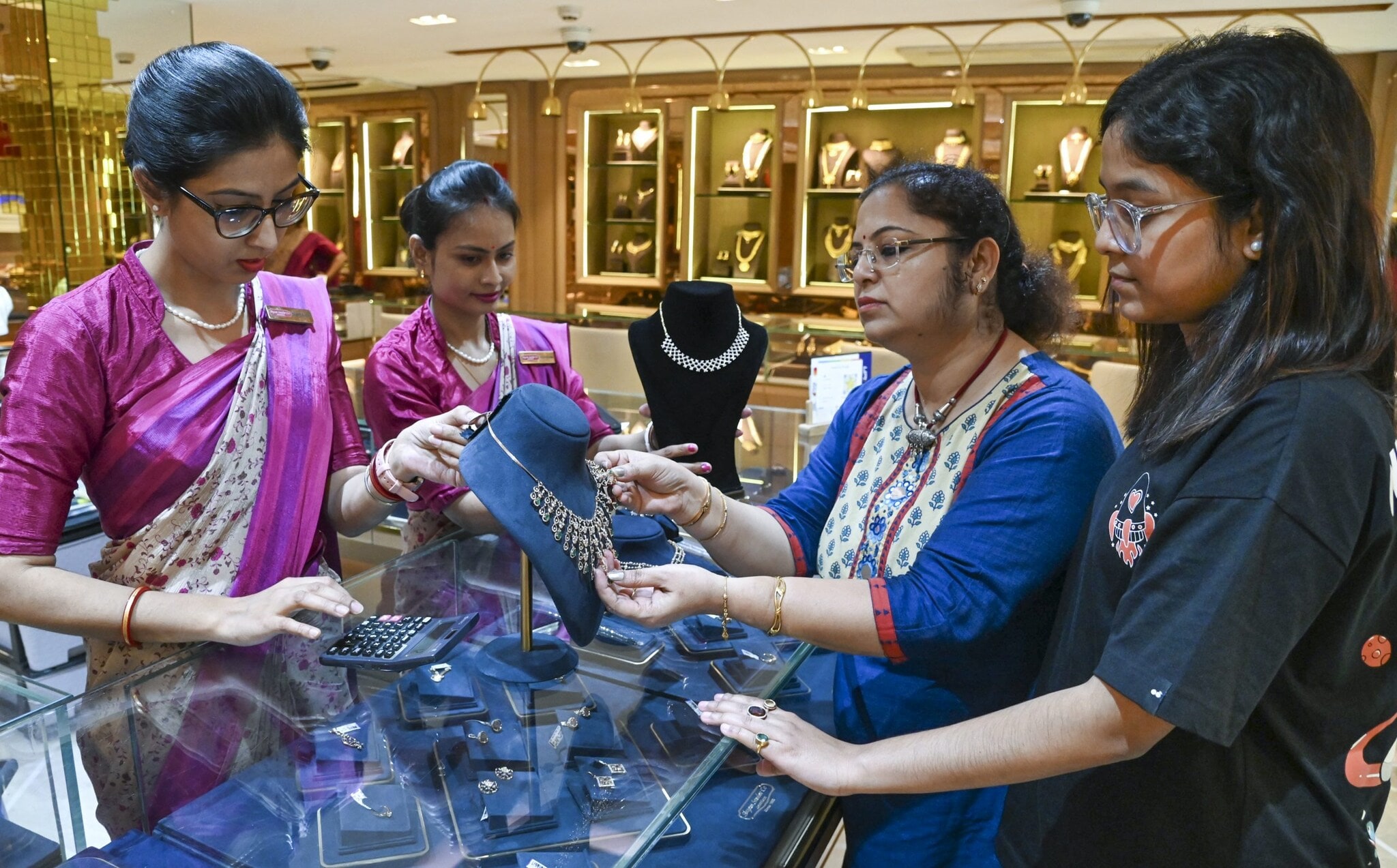 Gold Prices Dip In Hyderabad: Is This The Right Time To Buy Or Wait For ...