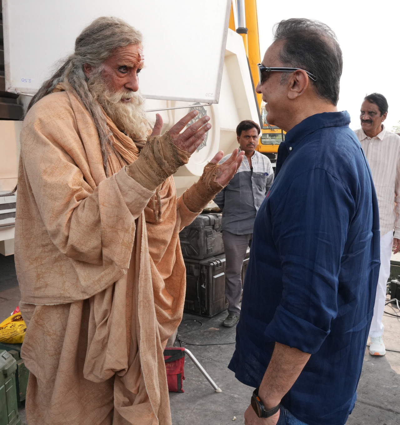 Amitabh Bachchan Meets Kamal Haasan As They Begin Kalki 2 Shoot ...