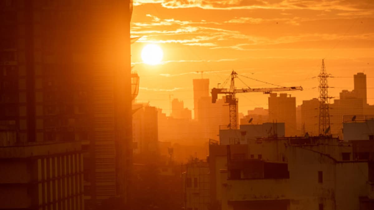 Heatwave Alert: Temperatures Above 40°C; 5 Natural Ways To Keep Your ...