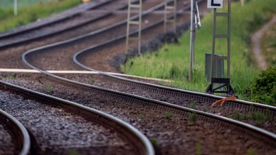 GK: Why Is There A Gap Between Railway Tracks? | Viral News - News18