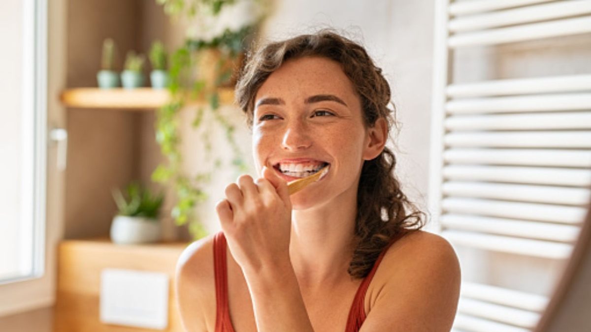 Bad Breath Even After Brushing Teeth? Try These Home Remedies To Kill ...