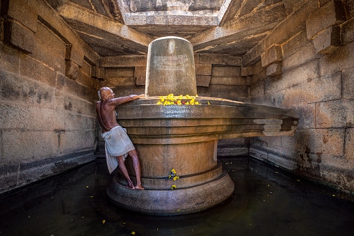 No Roof, Eternal Water: This Ancient Shivling At UNESCO Site Holds A ...