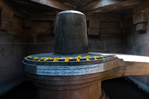 No Roof, Eternal Water: This Ancient Shivling At UNESCO Site Holds A ...