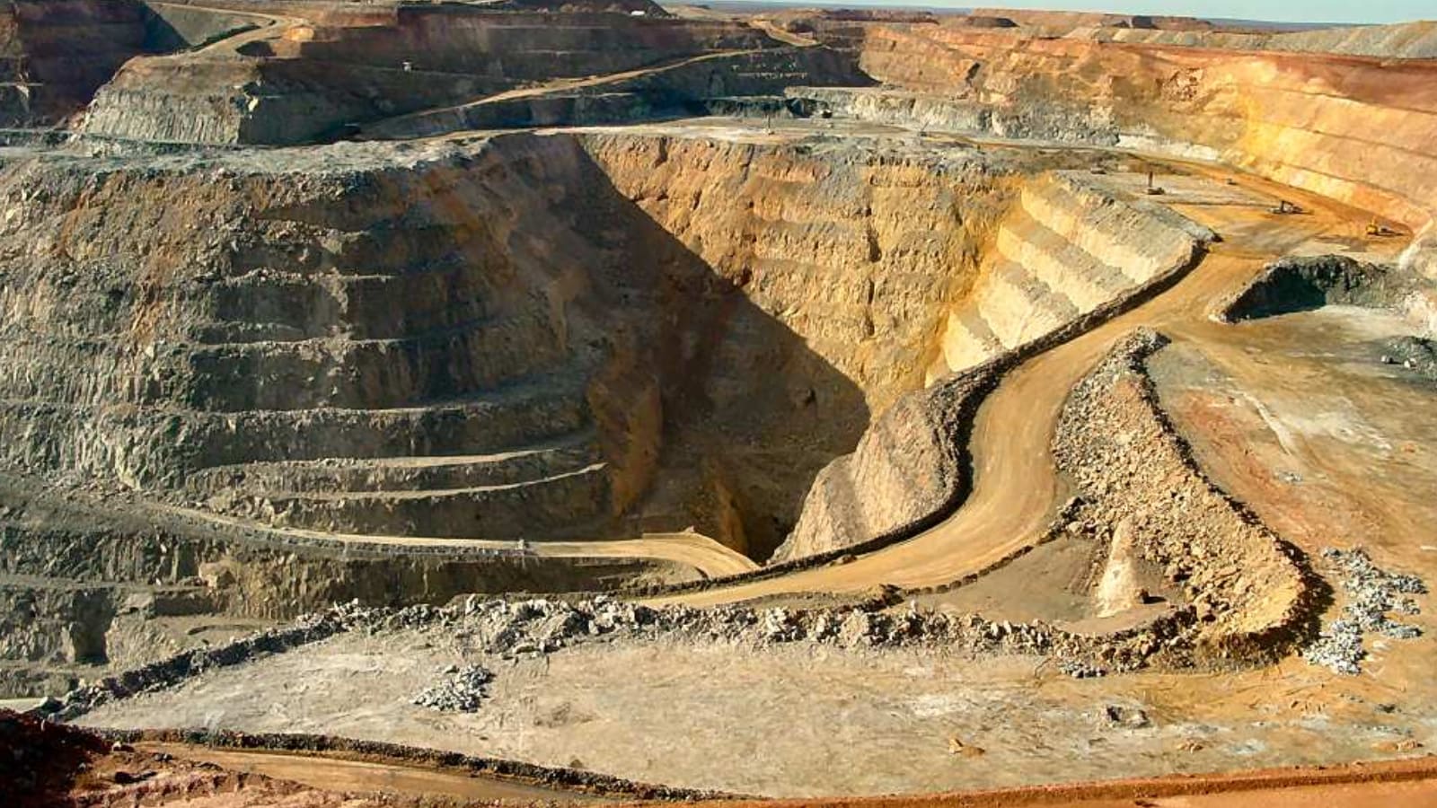 World’s Deepest Mine, Takes 3 Hours To Reach, Can Fit 10 Empire State ...