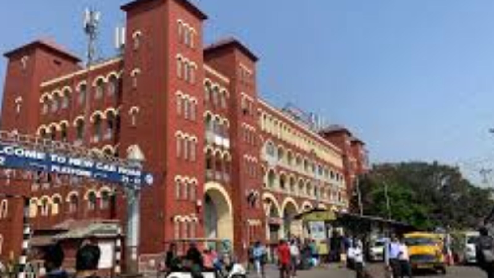 Inside THIS Indian Railway Station, 1,000 Vehicles Drive Daily Between ...