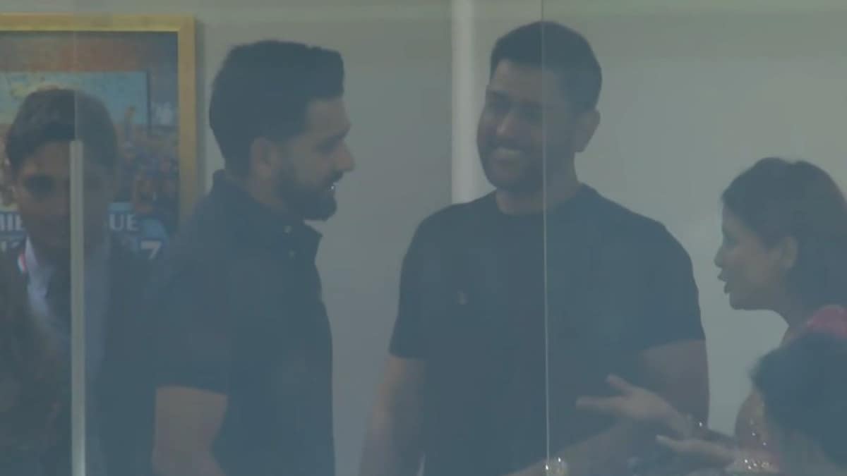 MS Dhoni, Rohit Sharma Share Warm Hug At Wankhede During IND-ENG Semi ...