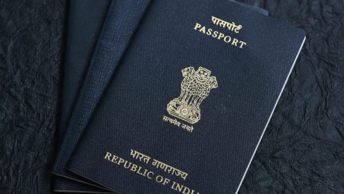 CISF Officer Tracks Down Passenger At Crowded Delhi Airport To Return ...