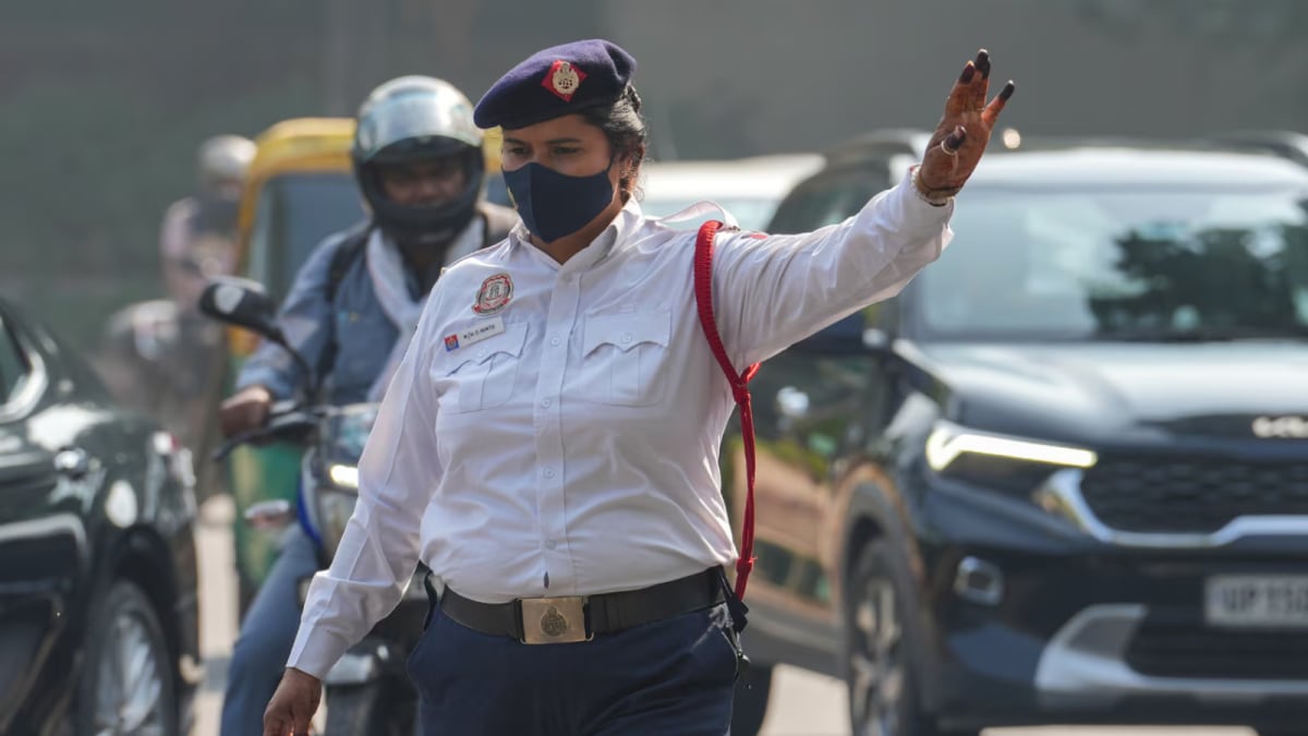 Delhi Traffic Alert: Accident Near Ashram Flyover Triggers Major Jam On ...