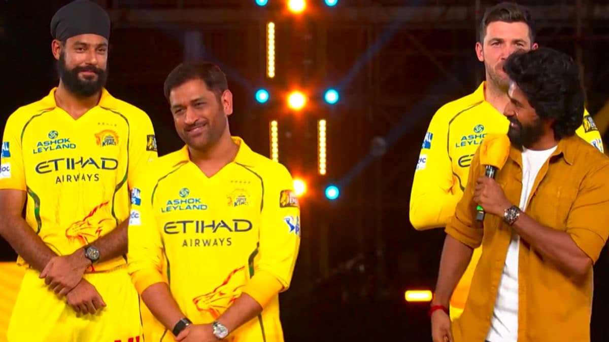 Sivakarthikeyan Asks MS Dhoni To Play Till 60, Crowd Goes Wild After ...