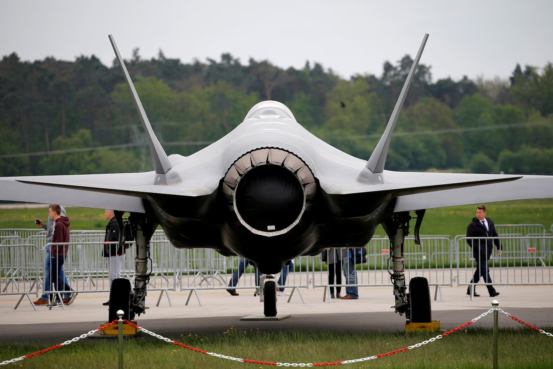 How Fighter Jets Go Invisible To Radar: Inside Stealth Tech And Modern ...