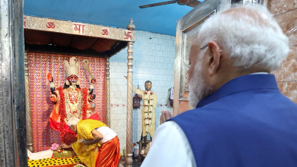 In Pics | PM Modi Offers Prayers At 300-Year-Old Kolkata Kalibari ...