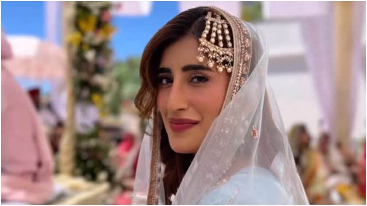 Akasa Singh Shuts Down Wedding Rumours, Cocktail 2 Singer Clarifies ...