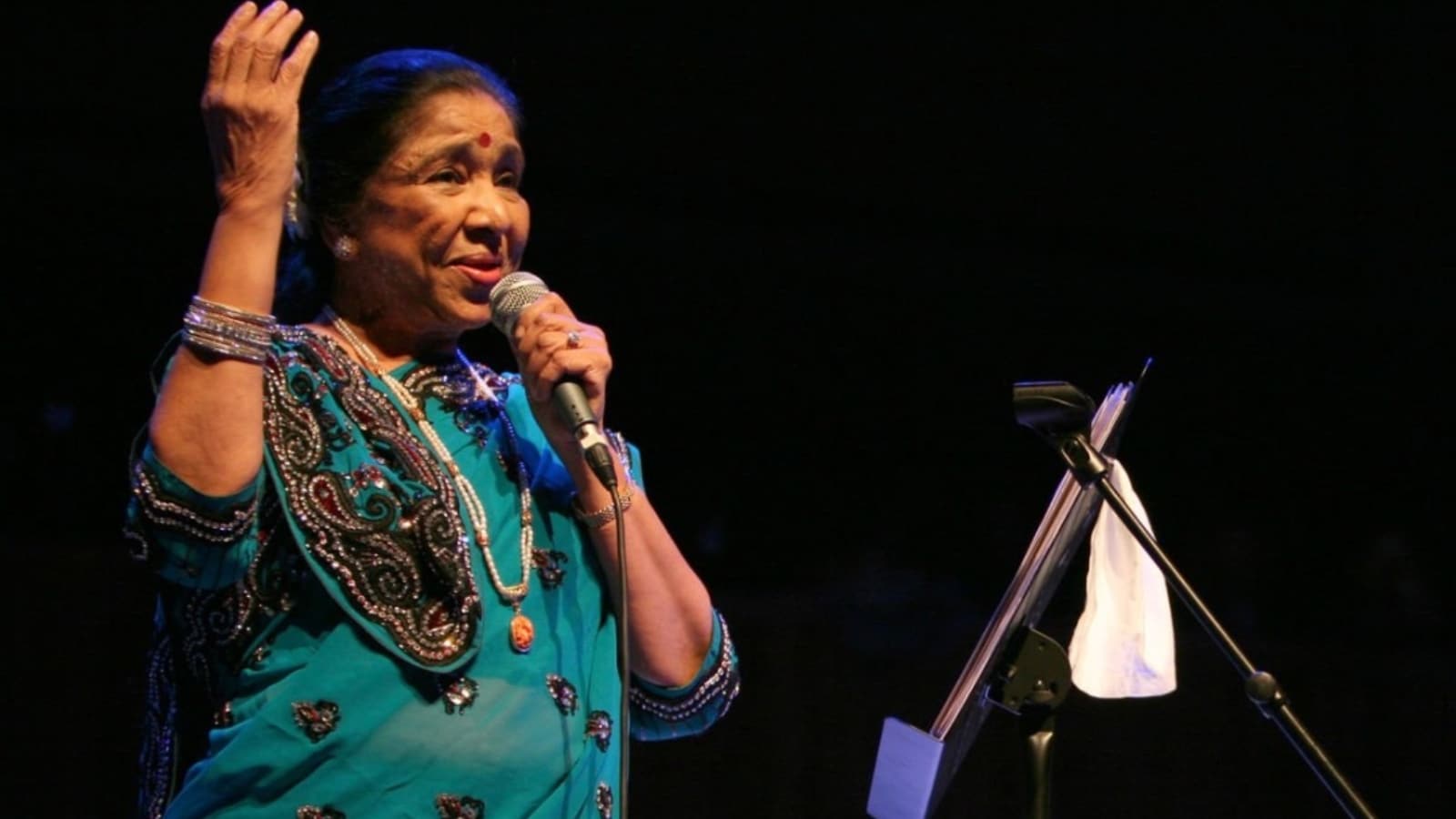 Asha Bhosle’s Philanthropic Side That Few Knew About
