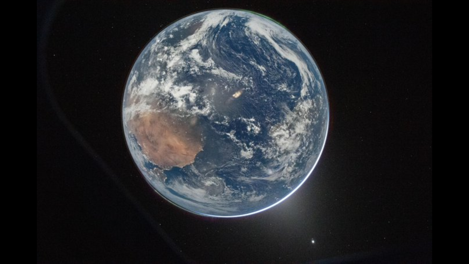 NASA Drops Jaw Dropping Photo Of Earth From Artemis II Viral Image NASA Drops Jaw Dropping Photo Of Earth From Artemis II Viral Image