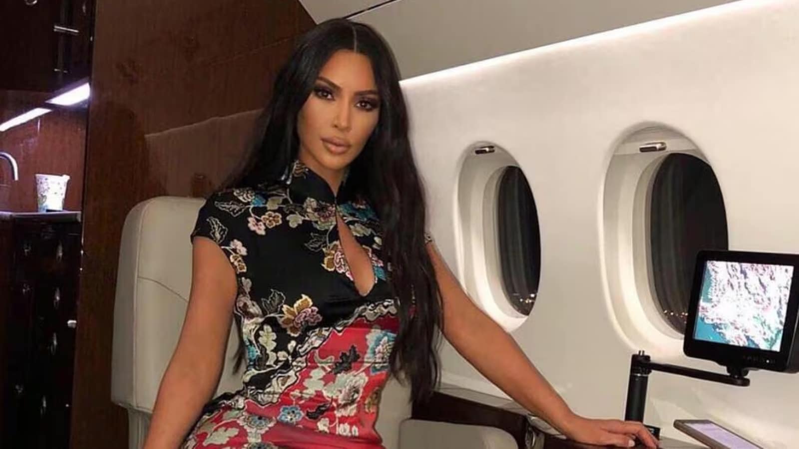Kim Kardashian's 9-Minute Flight 'Hop' Has The Internet In Absolute ...