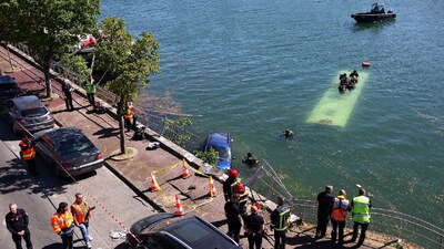 Bus Carrying Four People Falls Into Seine River In Paris, All Rescued ...