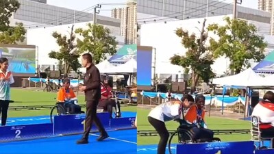 Sheetal Devi Shows Class, Helps Payal Nag On Podium; Video Goes Viral ...