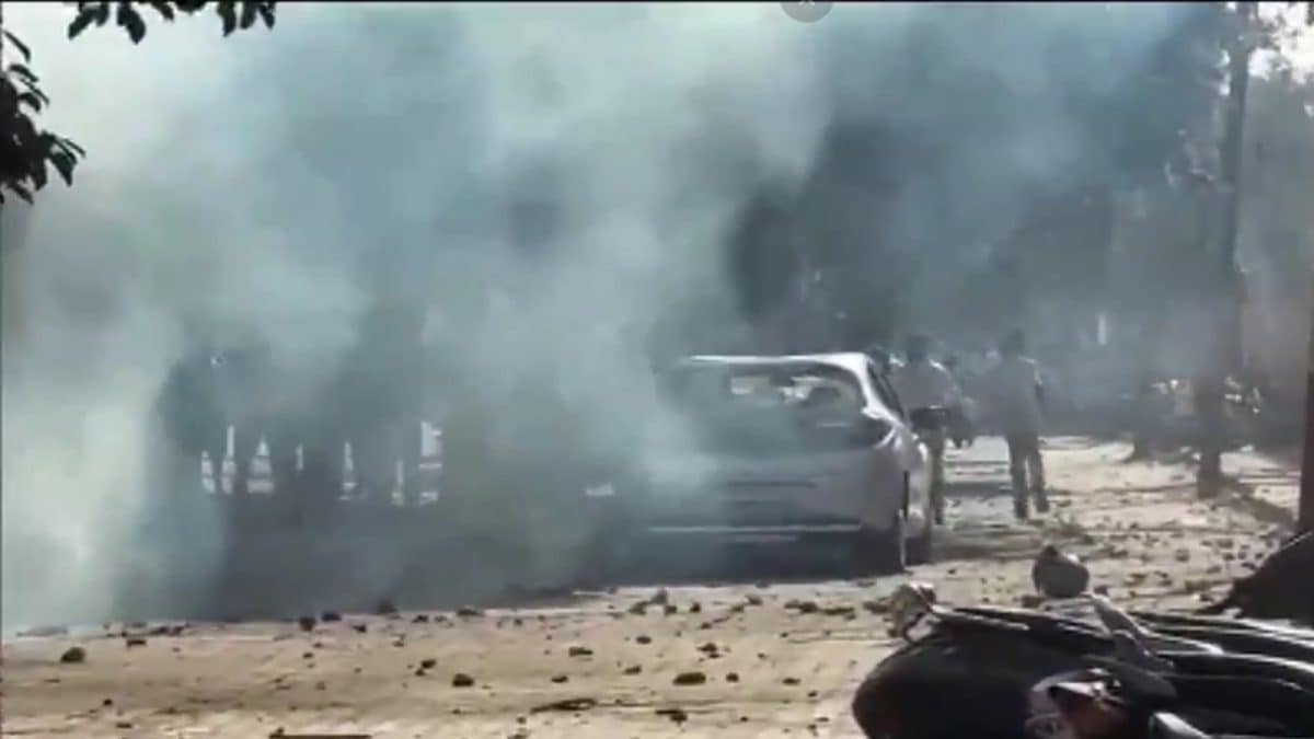 Workers’ Protest Over Pay Hike Turns Violent In Noida; Stones Pelted ...