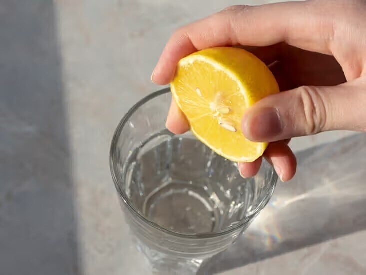 Is Lemon Water Really Healthy For Everyone? Doctors Reveal The Hidden Risks