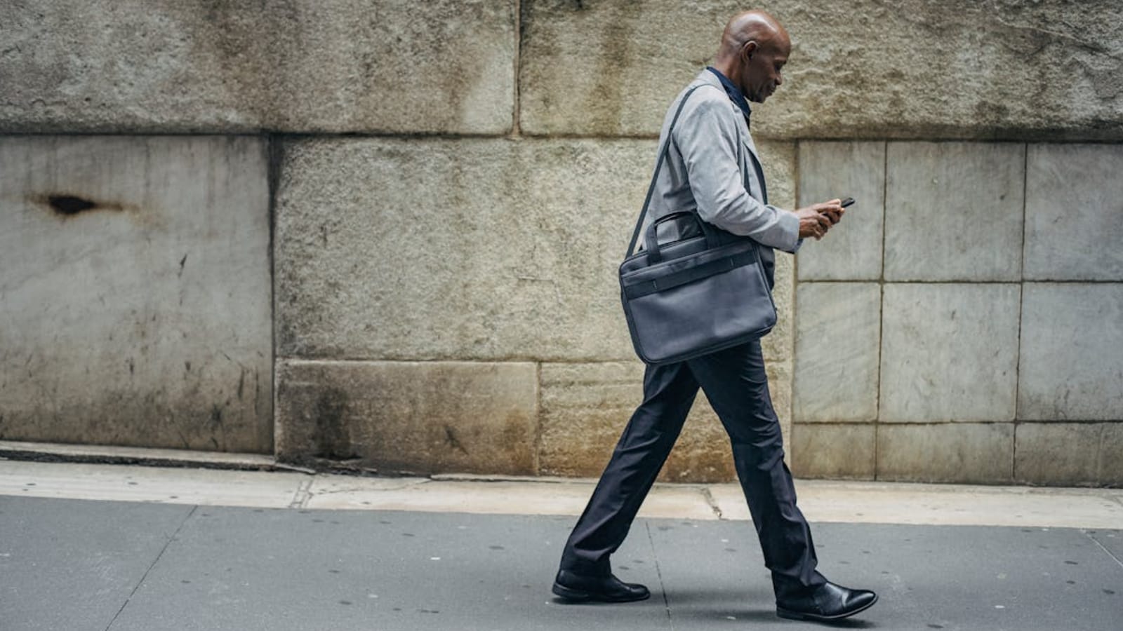The Way You Walk Matters: 5 Common Habits That Could Impact Your Health ...