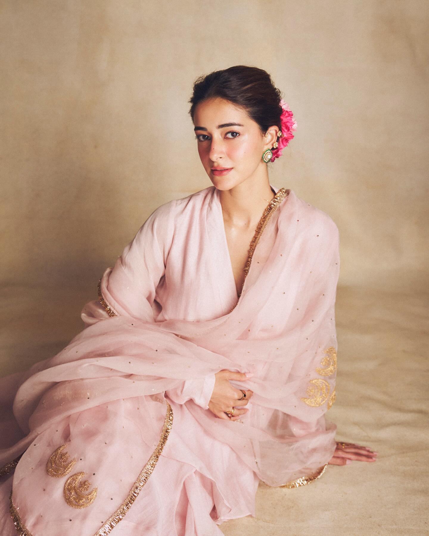 Ananya Panday Brings Method Dressing To Chand Mera Dil Promotions, See ...