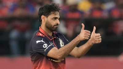 The Bhuvneshwar Kumar Six That Saved RCB From Treacherous Eliminator ...