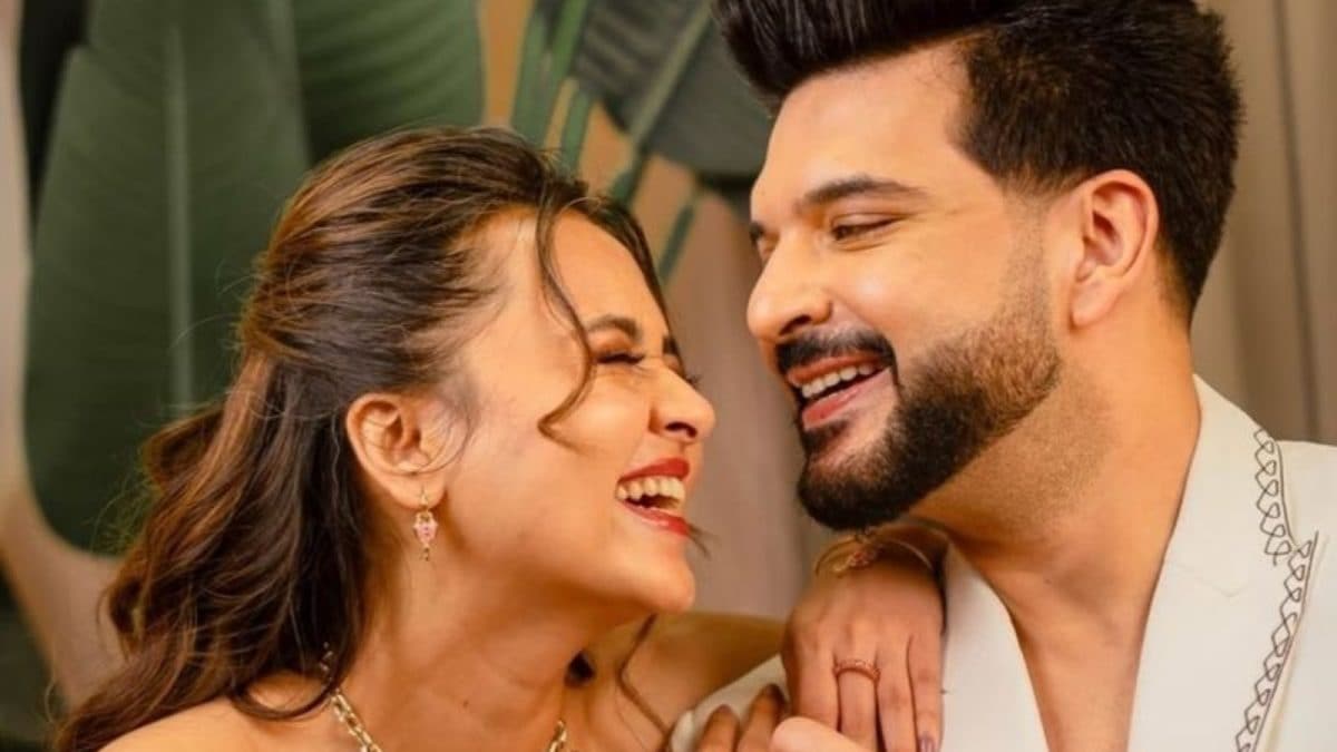 Karan Kundrra's Shocking Confessions About Tejasswi Prakash On Desi ...