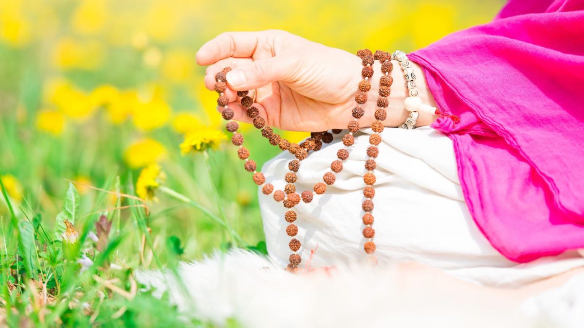 Right Time And Method To Chant Gayatri Mantra For Powerful Results That ...