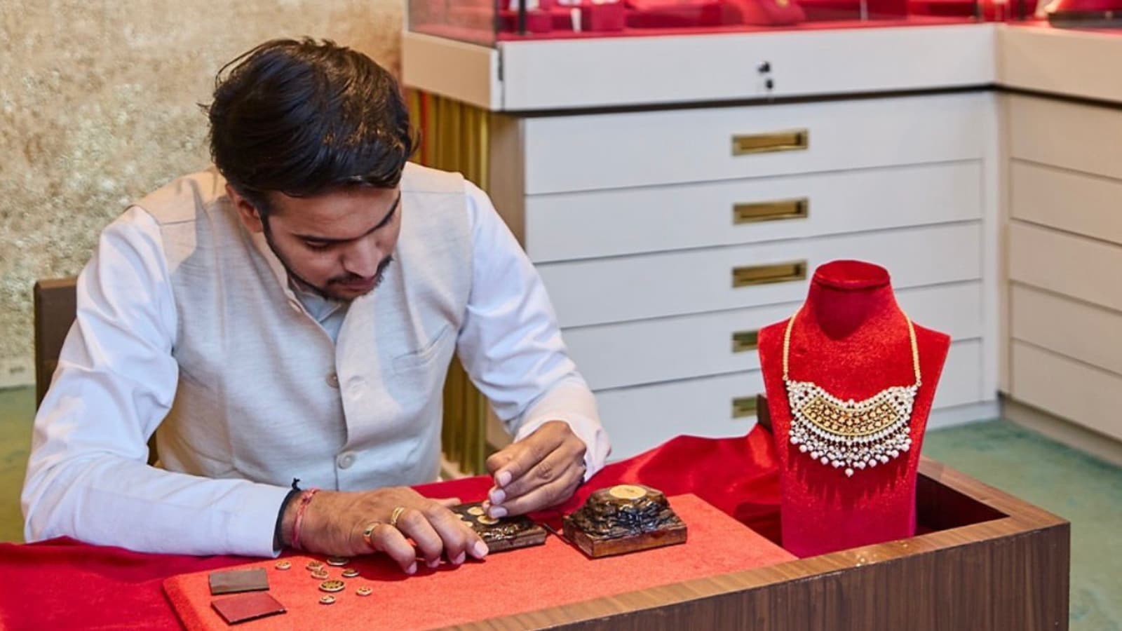Thewa: A 400-Year-Old Rajasthani Craft That Turns Gold Into Art And A ...