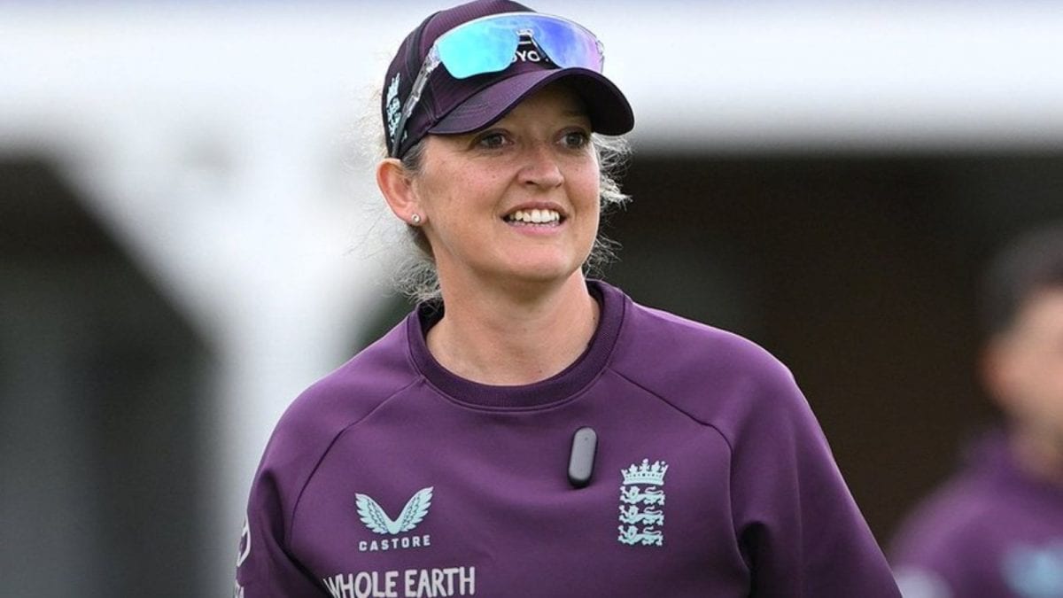 Sarah Taylor Becomes First-Ever Woman Coach Appointed In England Senior ...