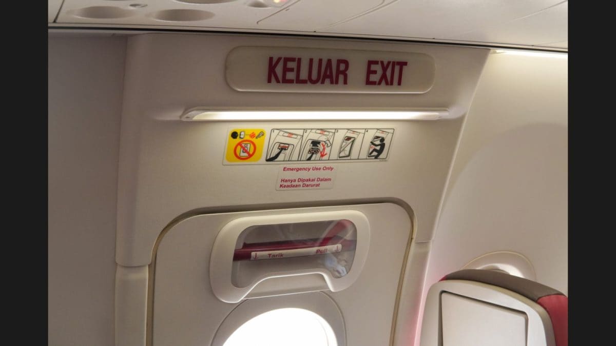 He Opened An Emergency Exit Mid Air And The Plane Still Landed Safely ...