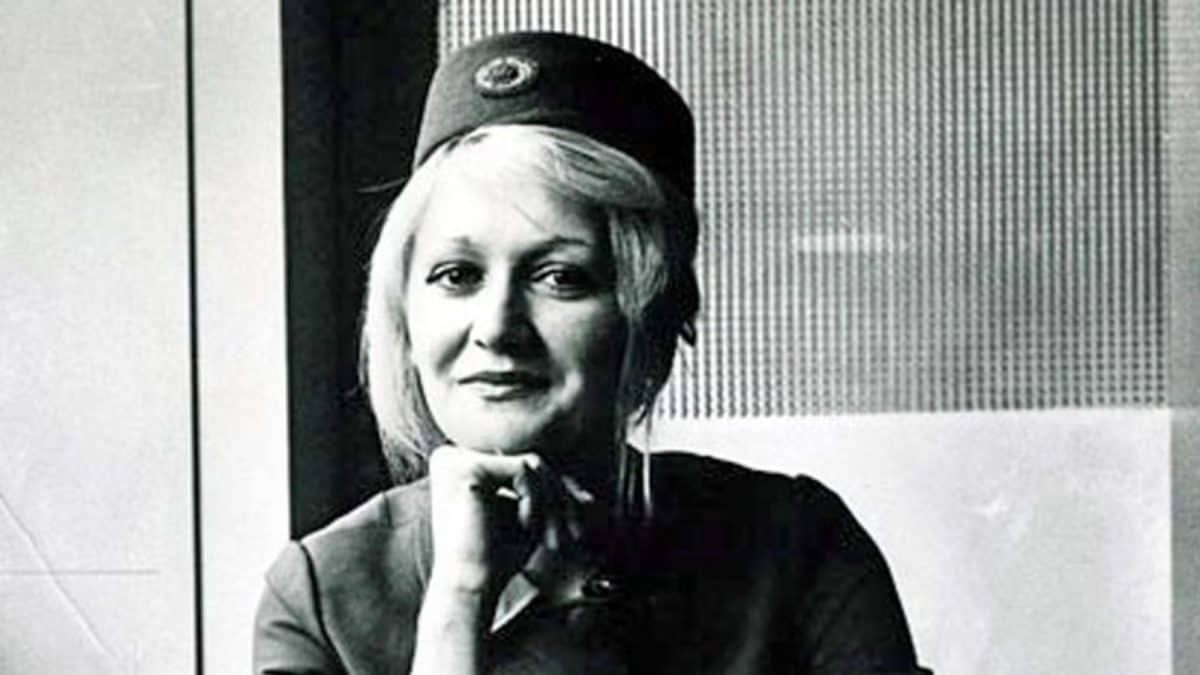 A Plane Broke Apart At 33,000 Feet, Only One Woman Survived | Viral ...