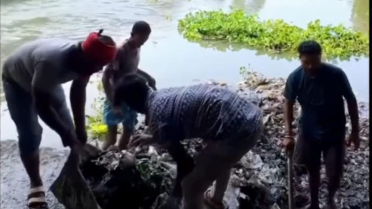 This Bihar River Had Turned Into A Garbage Dump Until Local Youths ...