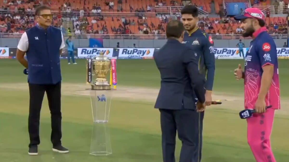 Toss Goof-up In Qualifier 2: Shubman Gill Loses Cool After RR Skipper ...