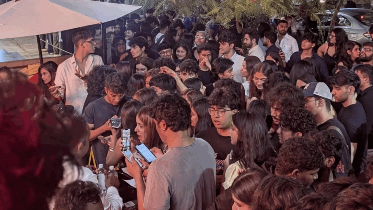 'Why Is Everything So Crowded In India?': VC Explains Why Pubs, Cafes ...