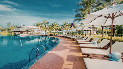 German Family Awarded Rs 1.14 Lakh After Daily 'War' Over Pool Chairs ...