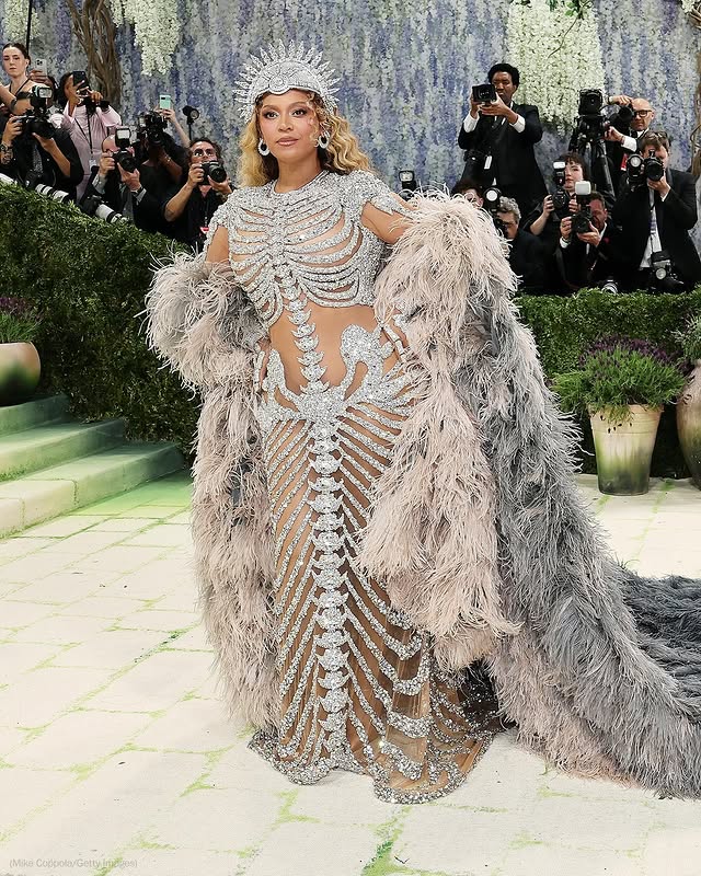 Met Gala 2026 red carpet, extra limbs and surreal body art trends