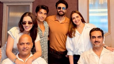 Esha Deol Reunites With Ex-Husband Bharat Takhtani And Friends For ...