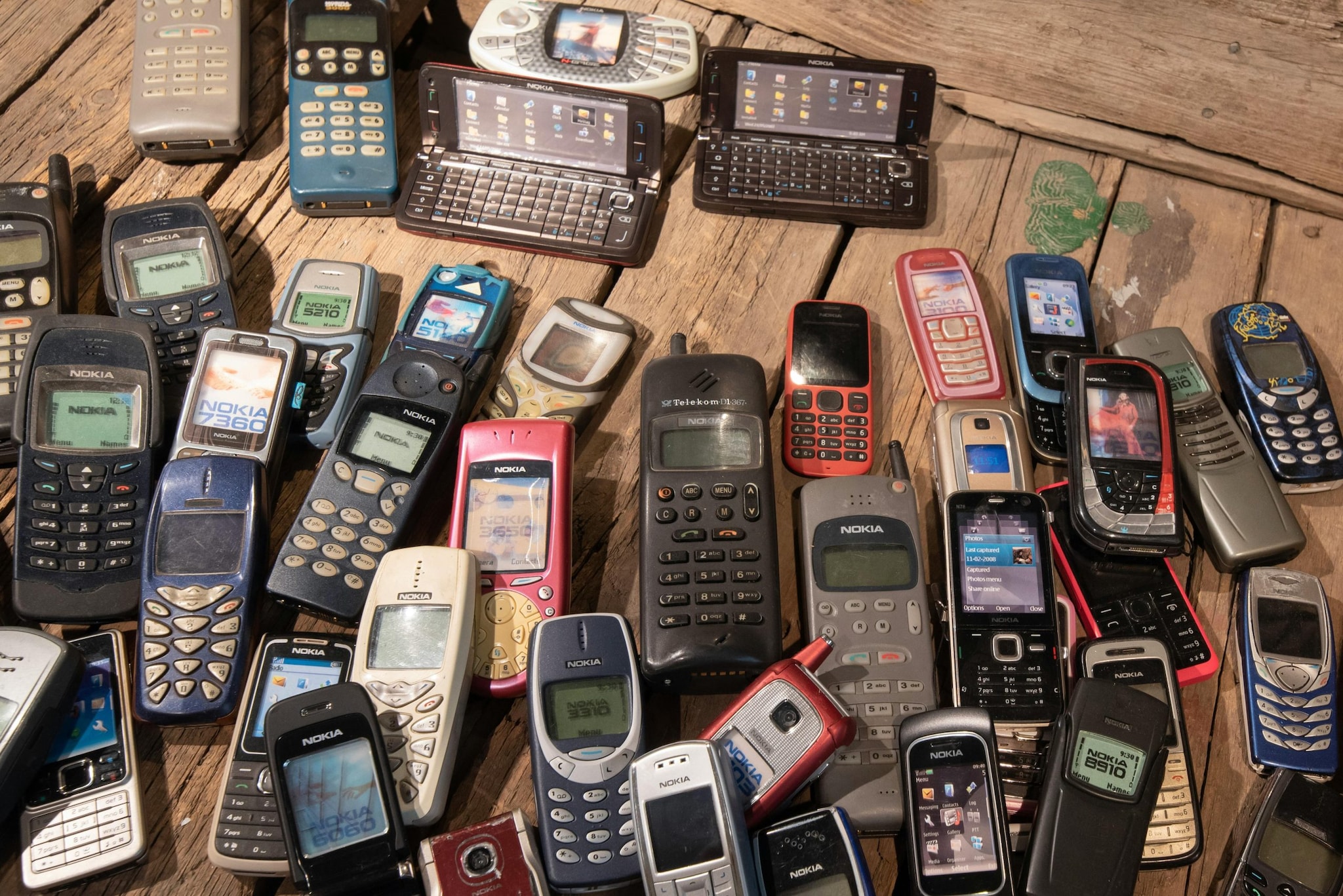 From Flip Phones To Fountain Pens: Trends Gen Z Brought Back In Style