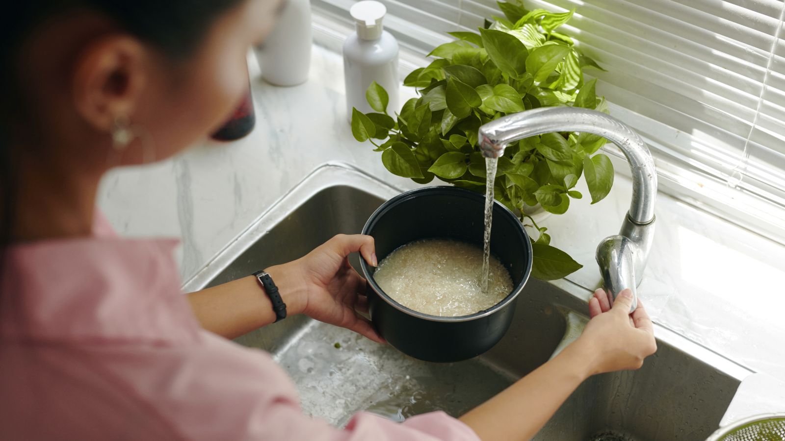 Do You Throw Away Leftover Rice Water? 6 Brilliant Ways To Use It ...