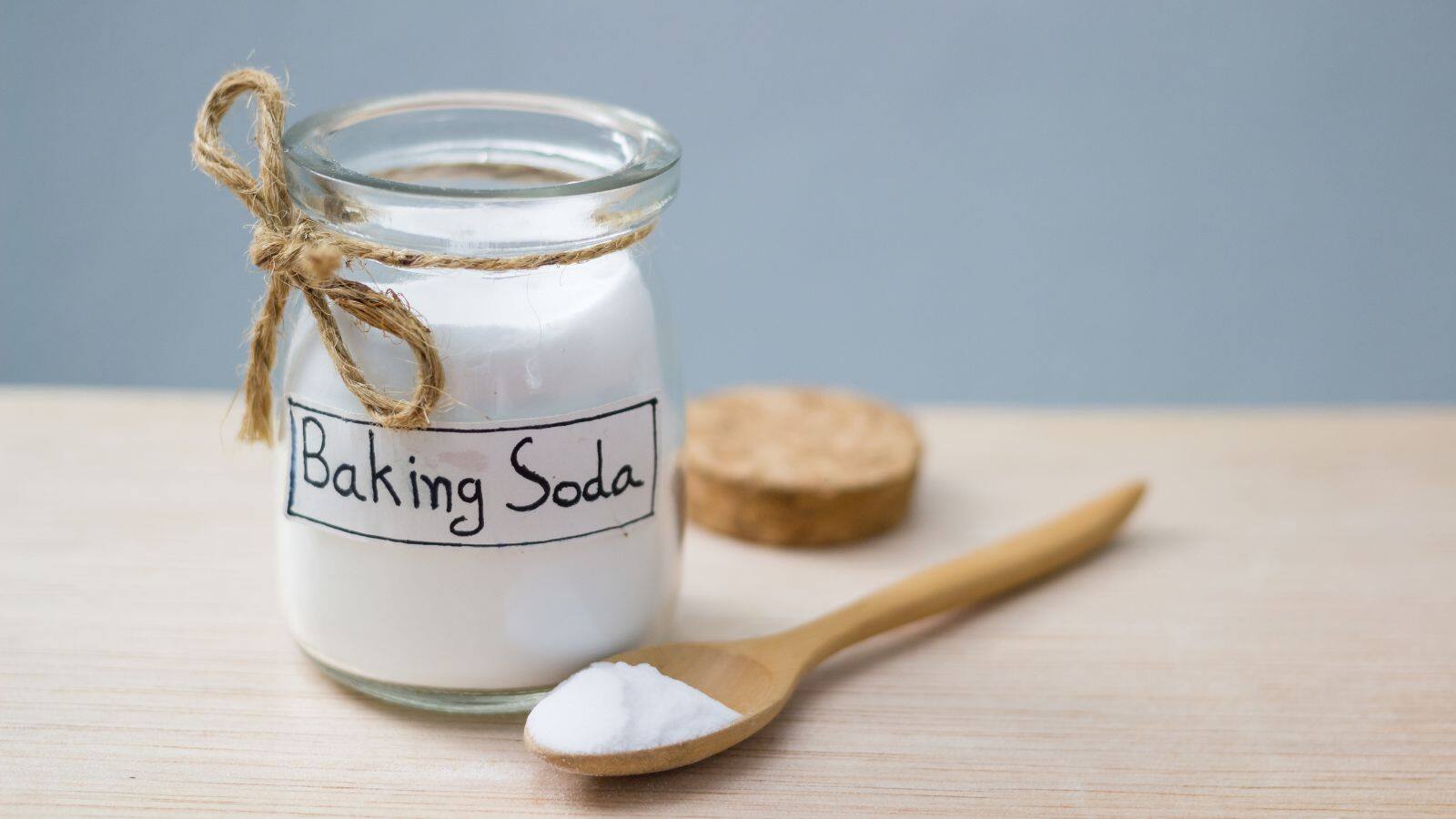 Fridge odour hacks, use baking soda and lemon for a fresh smell