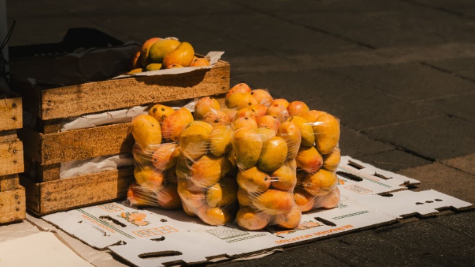 Why You Should Soak Mangoes In Water Before Eating Them: Surprising ...