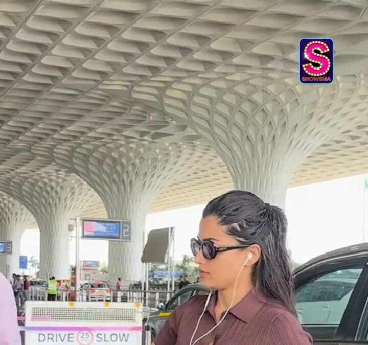 National Crush Rashmika Mandanna was seen flying out of Mumbai, turning ...
