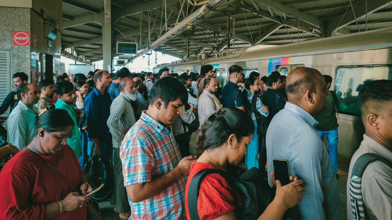 Why Is There A Yellow Line On Railway Platforms? The Safety Secret ...