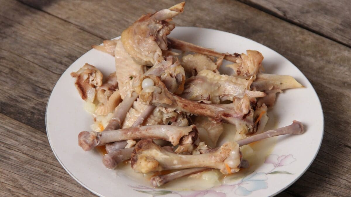 4 Genius Ways You Can Use Leftover Chicken Bones At Home