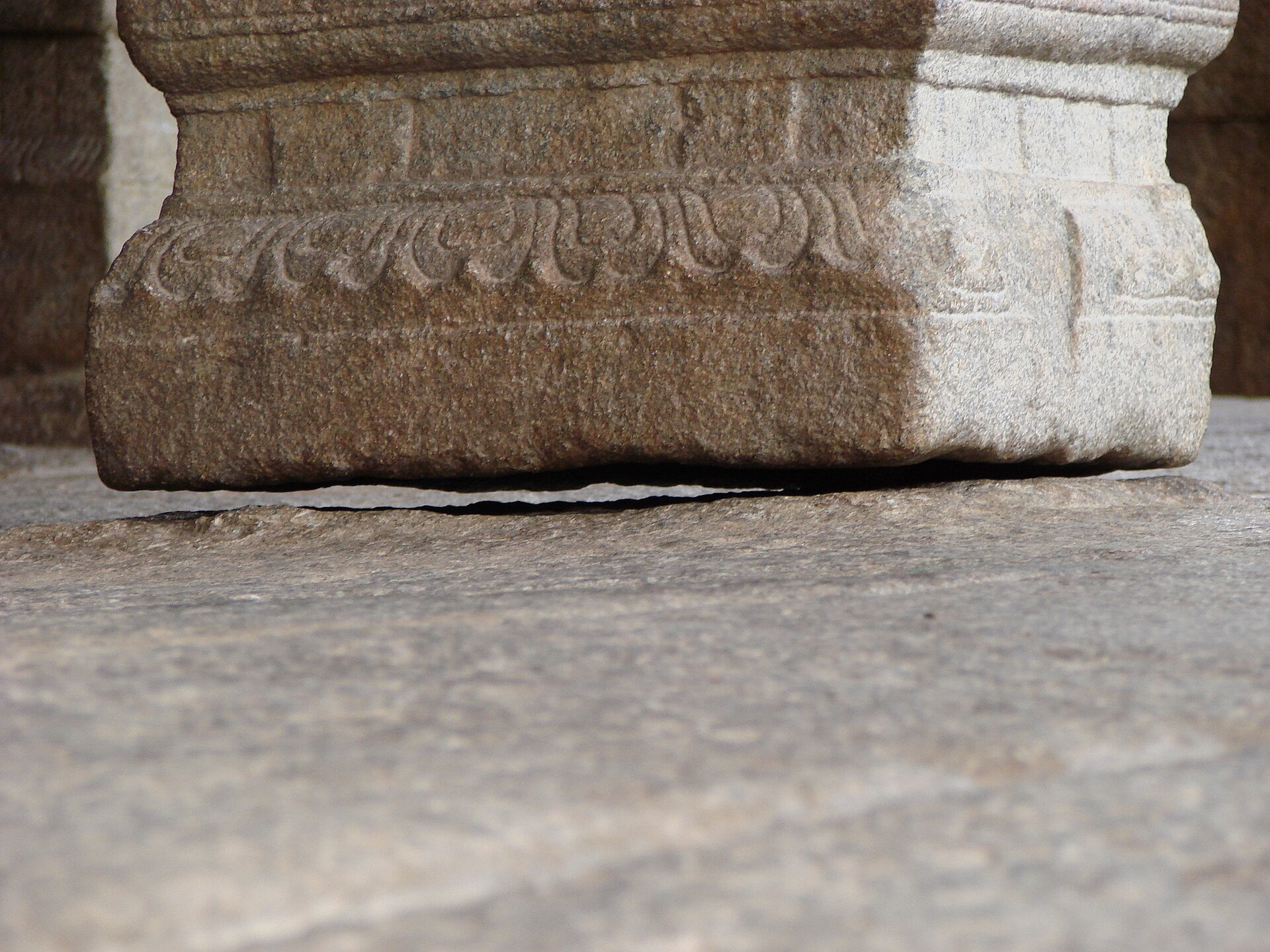 This 500-Year-Old Indian Temple Has A Pillar That Doesn't Touch The Ground