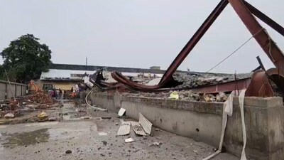 15 Feared Trapped After Roof Of Under-Construction Warehouse Collapses ...