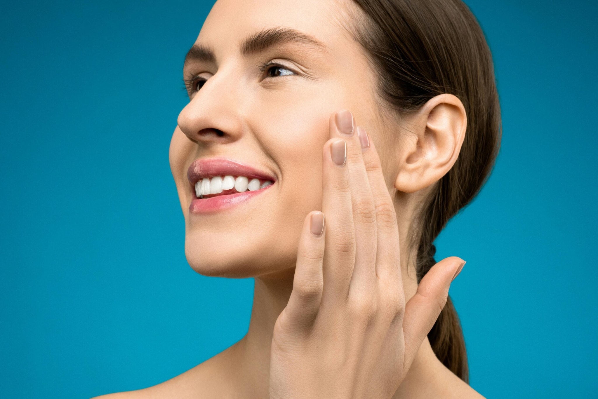 No Salon Needed: This Face Massage Routine Takes Less Than 10 Minutes