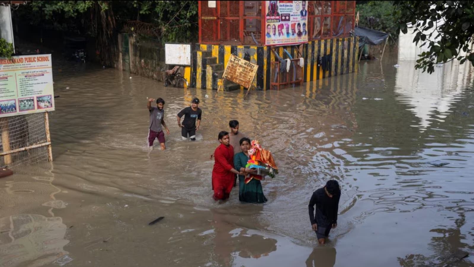 Hyderabad Rains: Nearly 100 mm Downpour Floods City, Triggers Massive ...