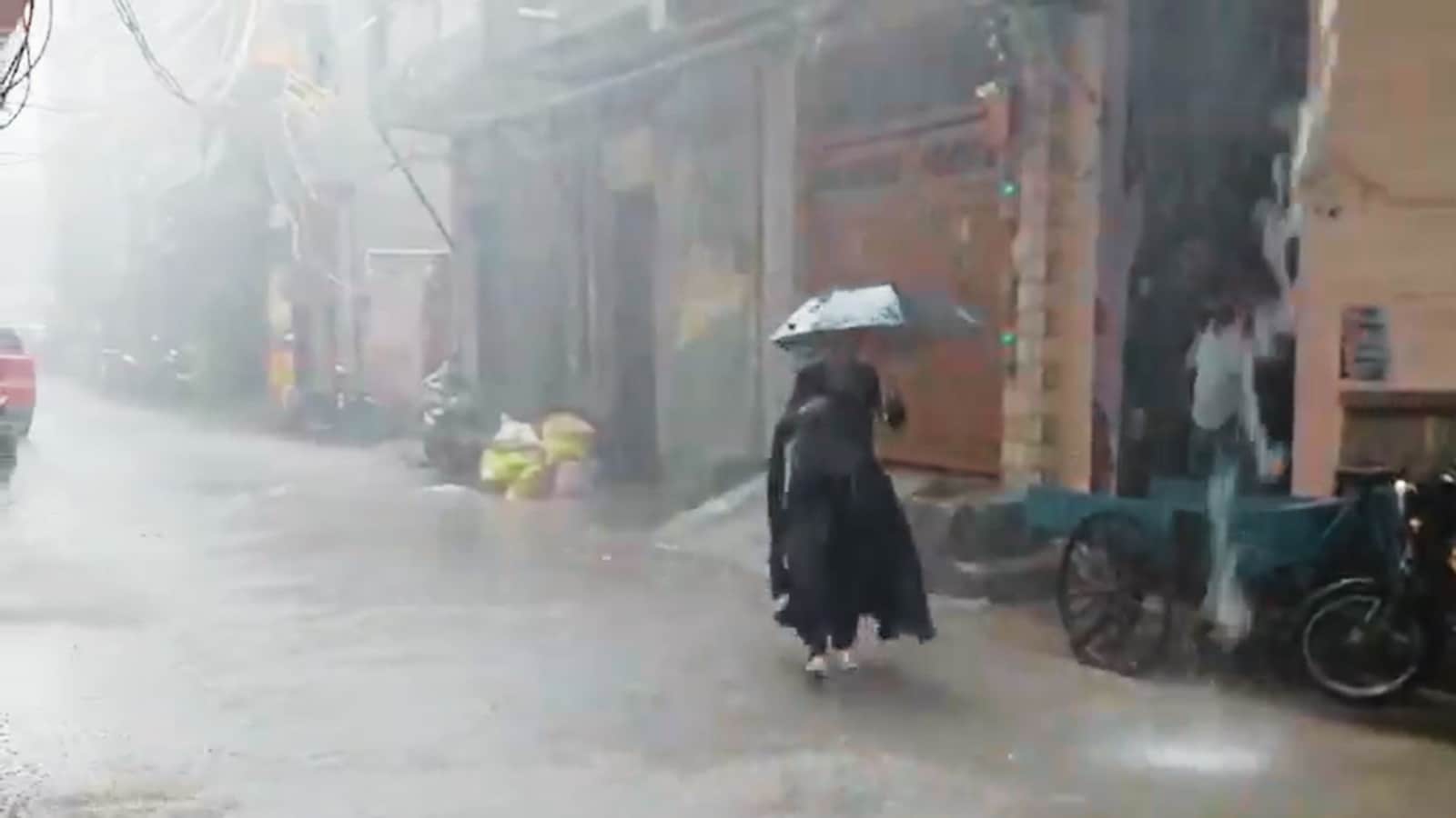 Delhi-NCR Weather Alert: IMD Warns Of Severe 60kmph Storms, Rain And ...